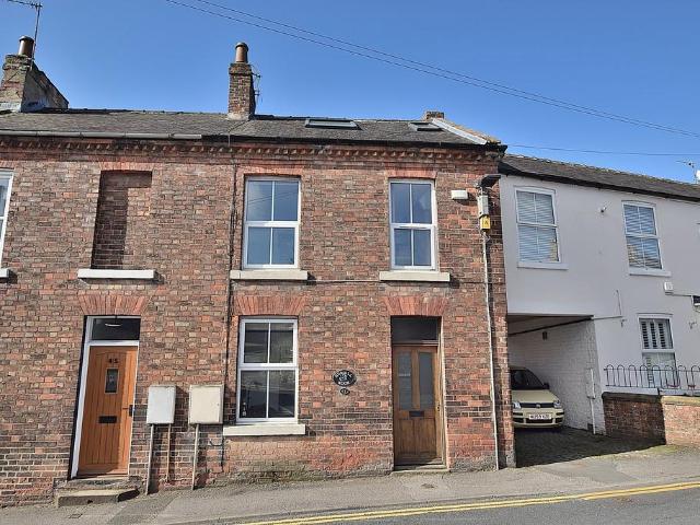 3 bedroom terraced house for sale
