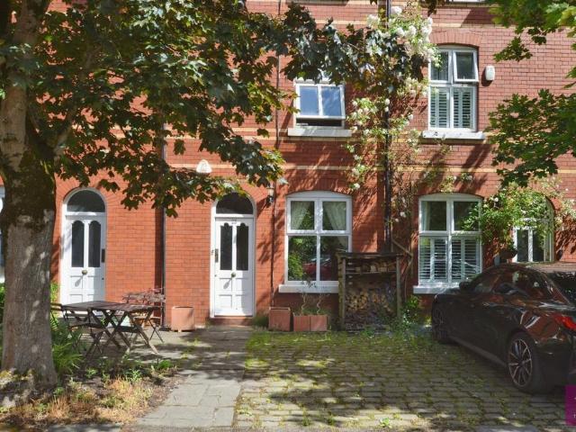 3 bedroom terraced house for sale