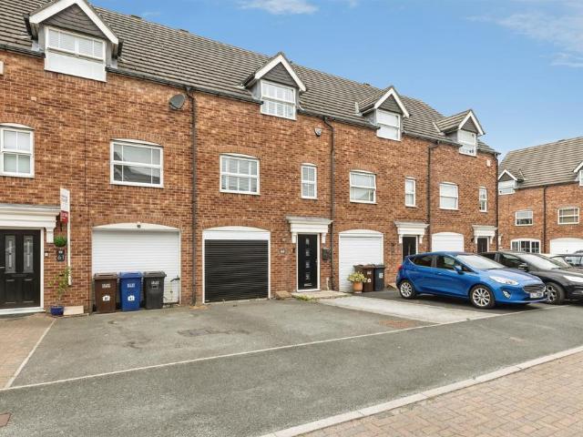 3 bedroom terraced house for sale