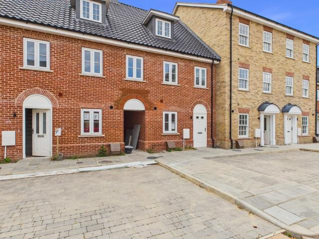 3 bedroom terraced house for sale