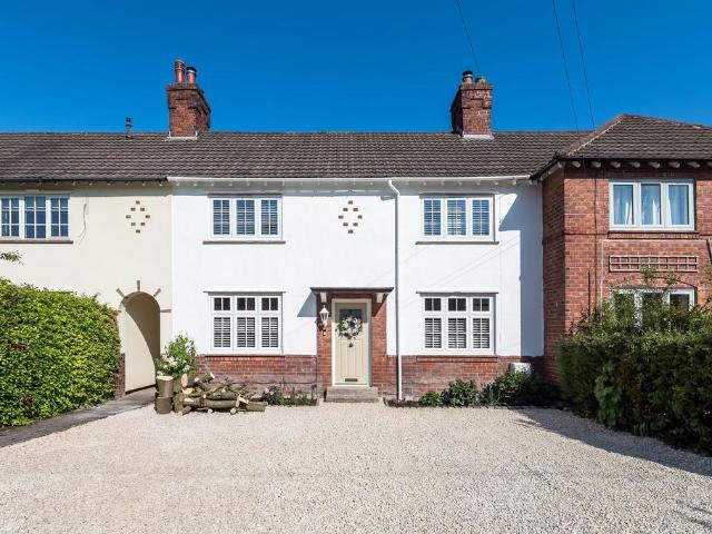 3 bedroom terraced house for sale