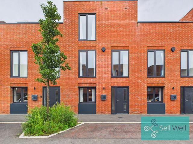 3 bedroom terraced house for sale