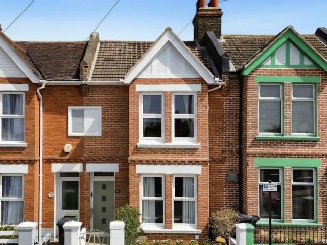 3 bedroom terraced house for sale