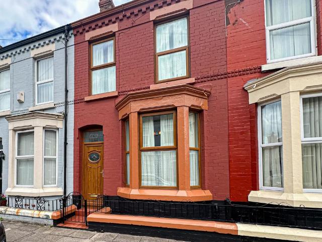 3 bedroom terraced house for sale