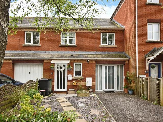 3 bedroom terraced house for sale