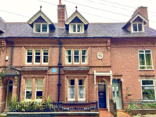 3 bedroom terraced house for sale