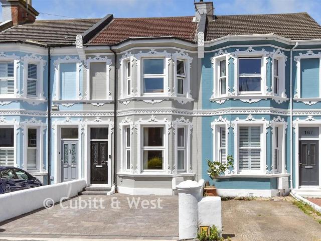 3 bedroom terraced house for sale