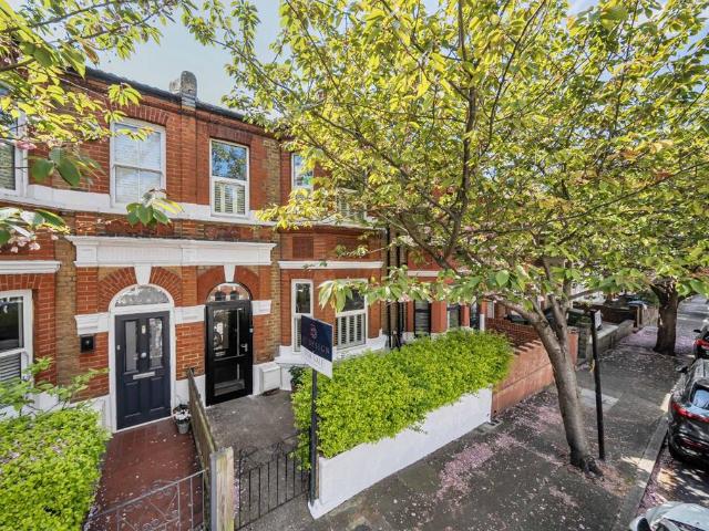 3 bedroom terraced house for sale