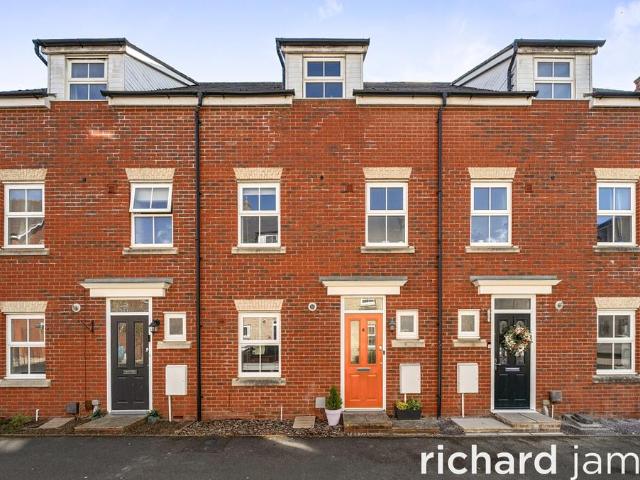 3 bedroom terraced house for sale