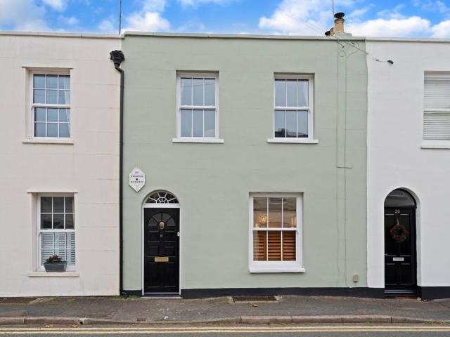 3 bedroom terraced house for sale