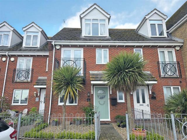 3 bedroom terraced house for sale
