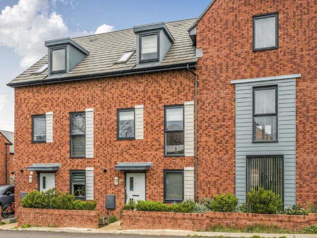 3 bedroom terraced house for sale