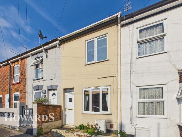 3 bedroom terraced house for sale