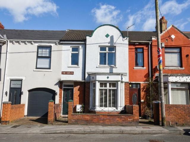 3 bedroom terraced house for sale