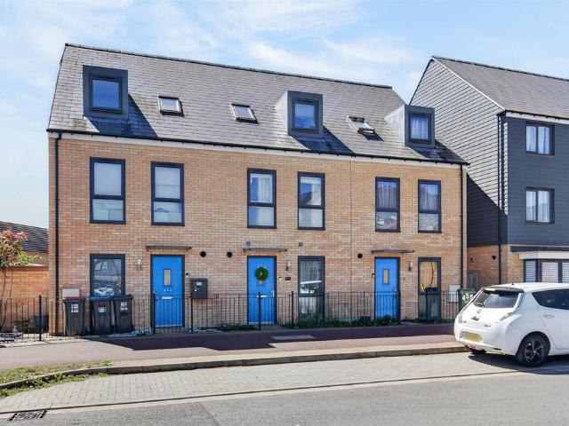 3 bedroom terraced house for sale