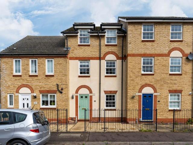 3 bedroom terraced house for sale