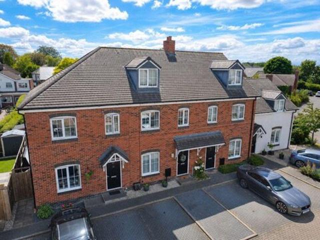 3 bedroom terraced house for sale