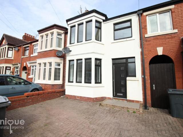 3 bedroom terraced house for sale