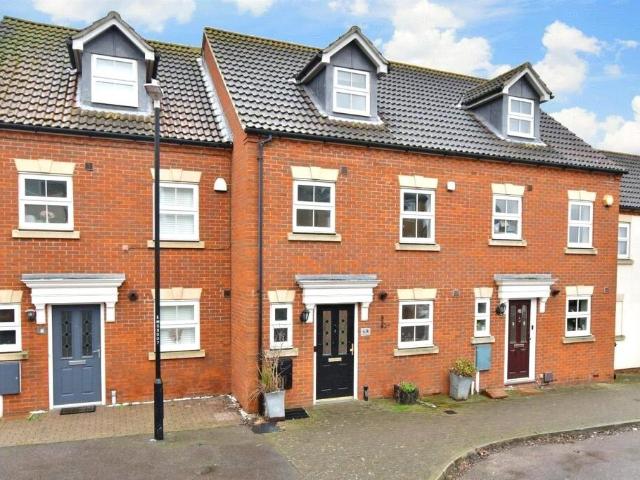 3 bedroom terraced house for sale