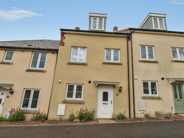 3 bedroom terraced house for sale