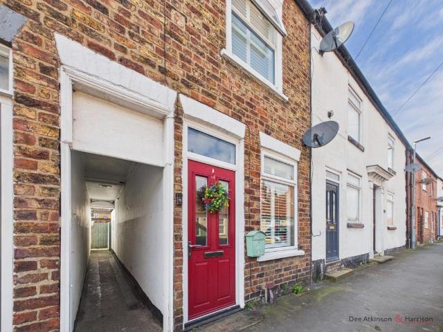 3 bedroom terraced house for sale