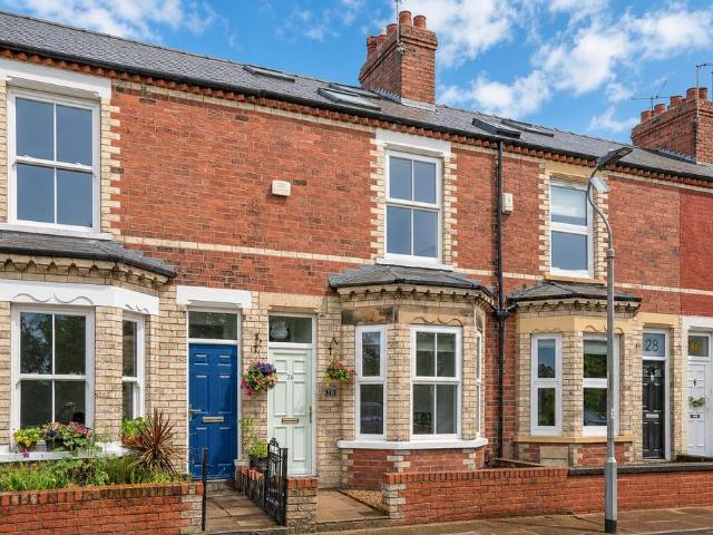 3 bedroom terraced house for sale