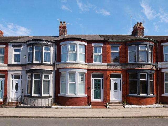 3 bedroom terraced house for sale