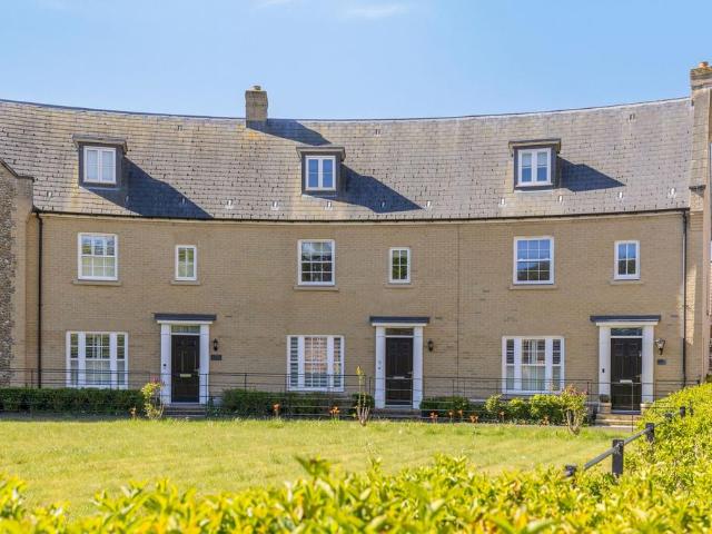 3 bedroom terraced house for sale