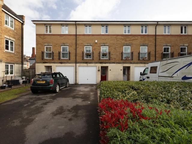 3 bedroom terraced house for sale