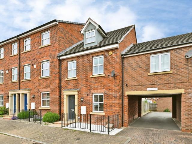 3 bedroom terraced house for sale