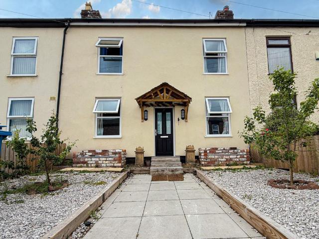 3 bedroom terraced house for sale