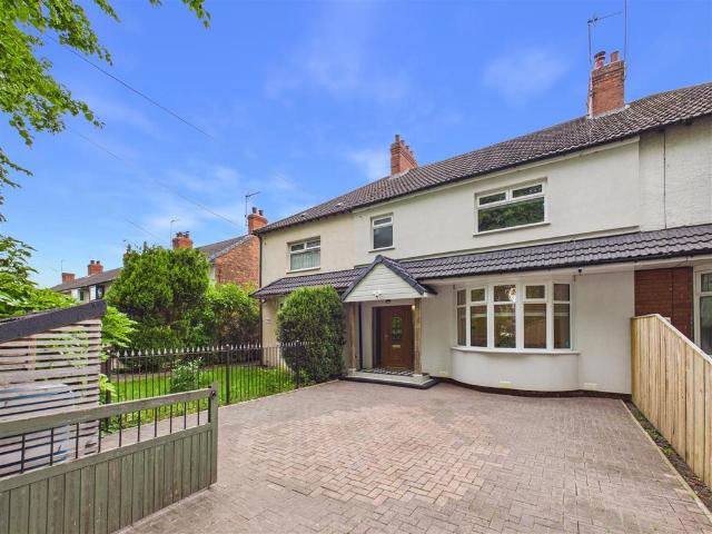 3 bedroom terraced house for sale