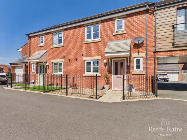 3 bedroom terraced house for sale