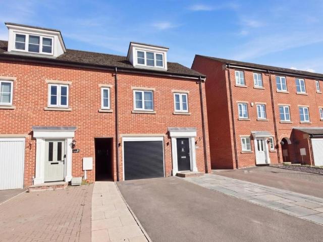 3 bedroom terraced house for sale
