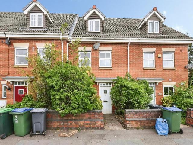 3 bedroom terraced house for sale