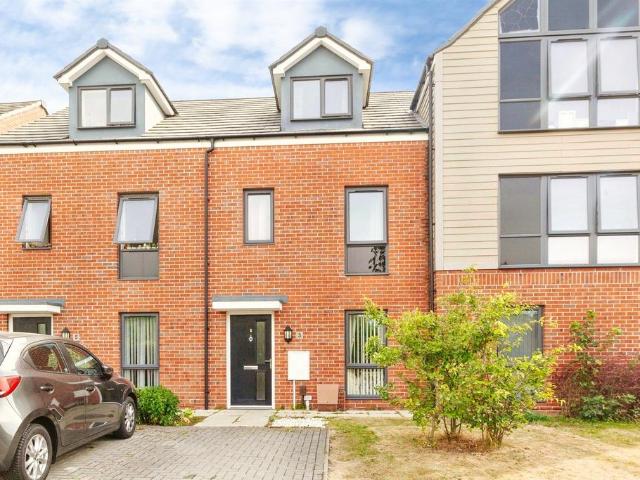 3 bedroom terraced house for sale