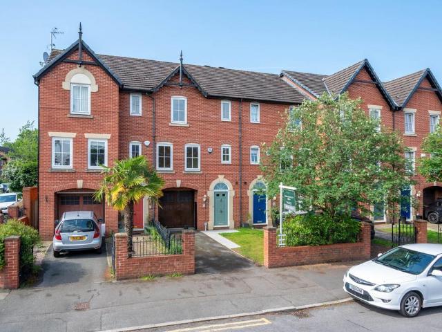 3 bedroom terraced house for sale