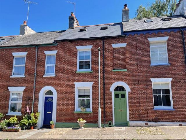 3 bedroom terraced house for sale