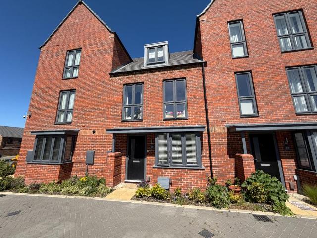 3 bedroom terraced house for sale