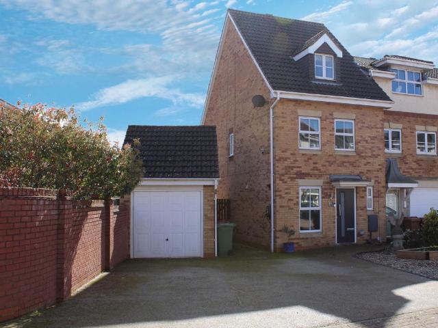 3 bedroom terraced house for sale