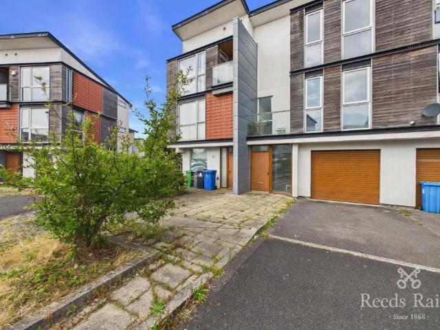 3 bedroom terraced house for sale