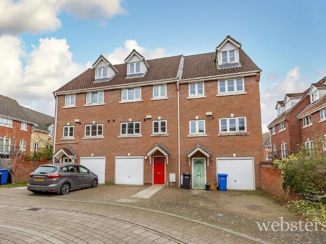 3 bedroom terraced house for sale