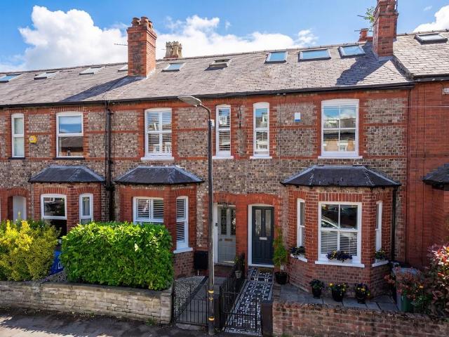 3 bedroom terraced house for sale