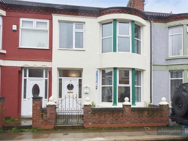 3 bedroom terraced house for sale