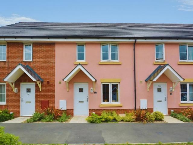 3 bedroom terraced house for sale