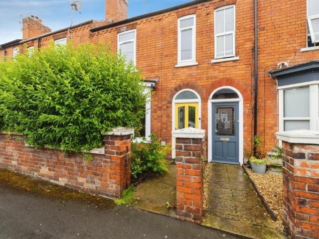 3 bedroom terraced house for sale