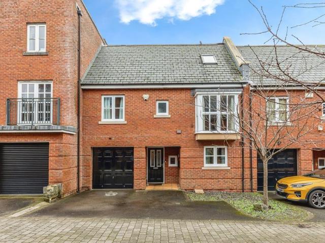 3 bedroom terraced house for sale