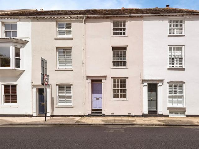 3 bedroom terraced house for sale