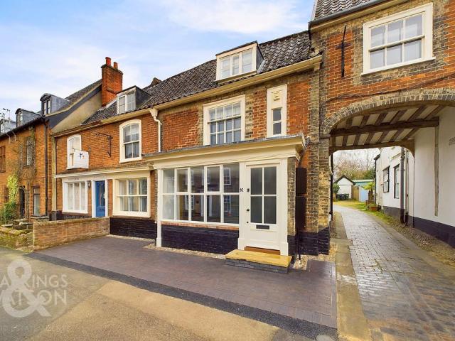 3 bedroom terraced house for sale