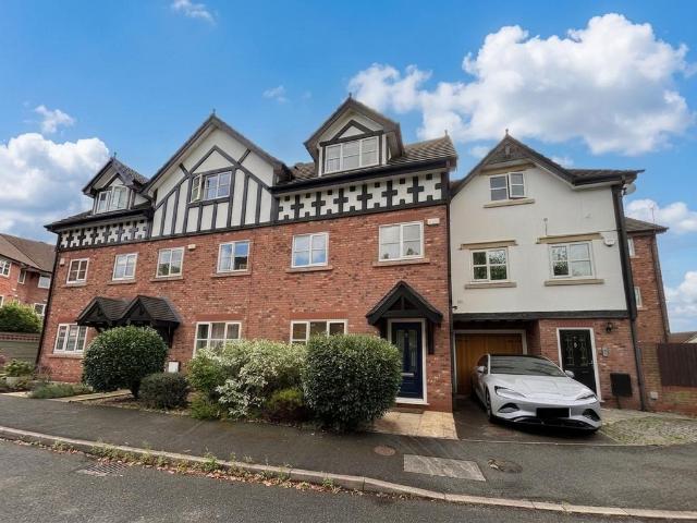 3 bedroom terraced house for sale